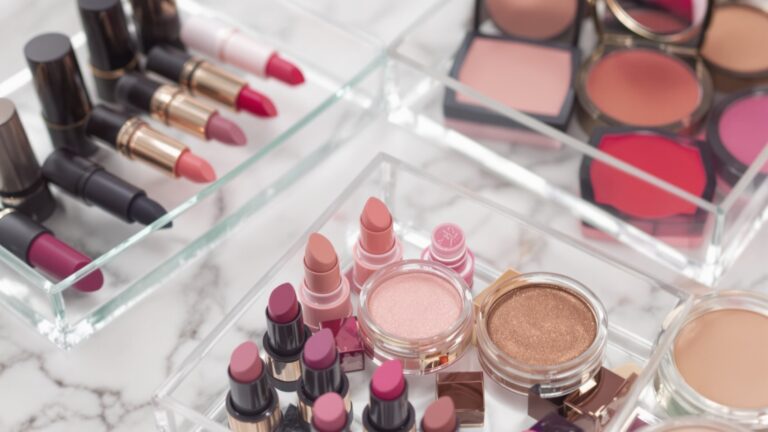 Full-Face Makeup Routine for Medium Skin - Gloss Street